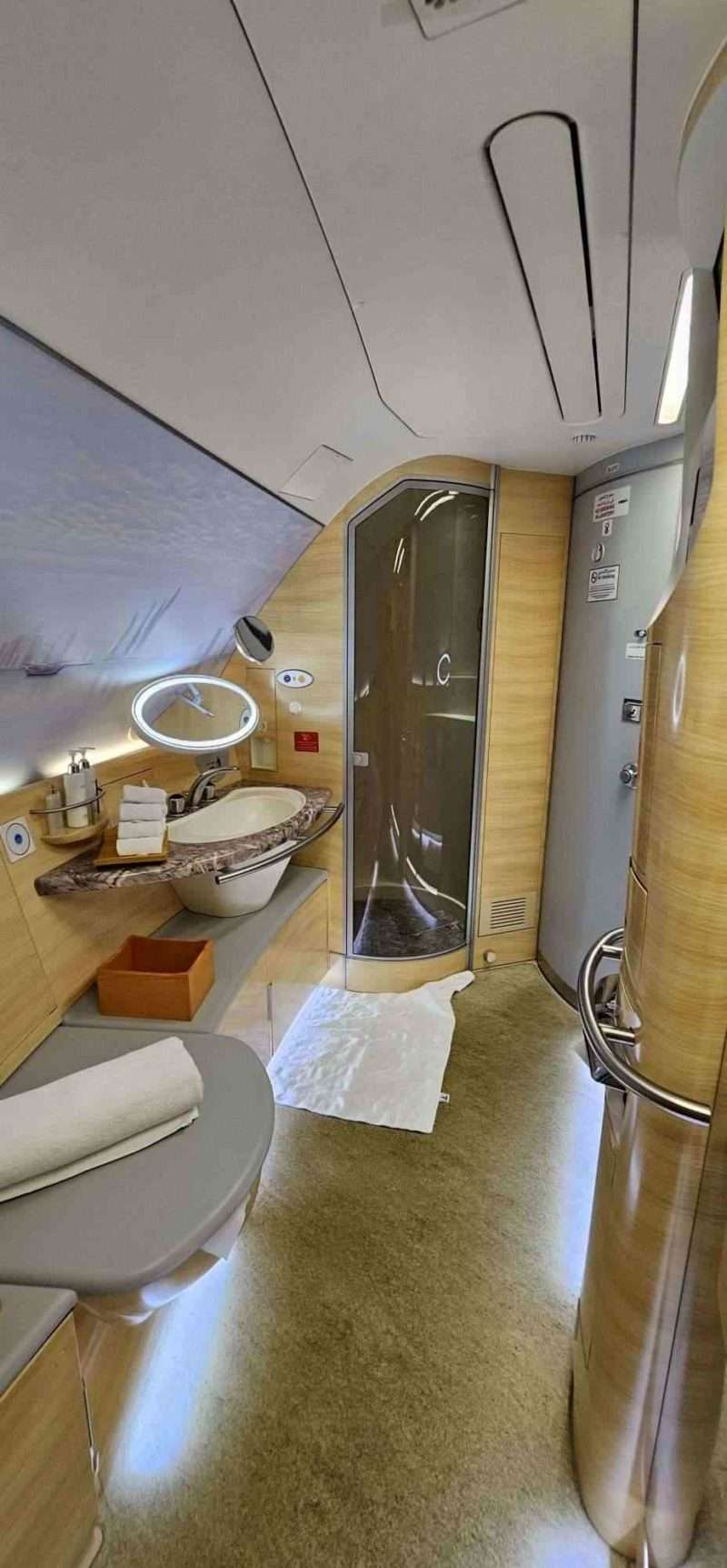 First Class & / Business Class Fares: Save Up to 40% - Desmo Travel